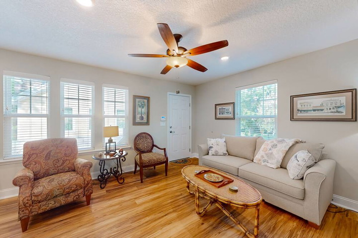 Inviting Waterfront Cottage W Separate Garage Apartment And Stunning Marsh View - Fernandina Beach, FL