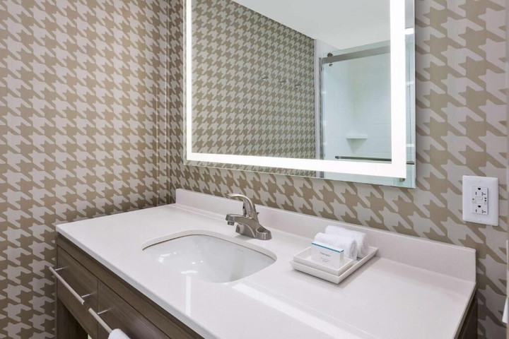 Cityscape Comfort! 3 Family-friendly Units! Pool, Minutes To Wrightsville Beach! - Wilmington, NC