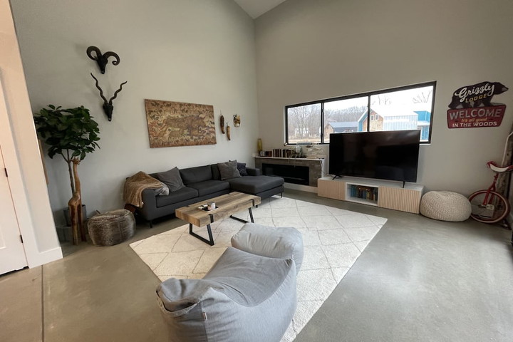 Retreat By The Lake With Hot Tub And Fire Pit - Stevensville, MI