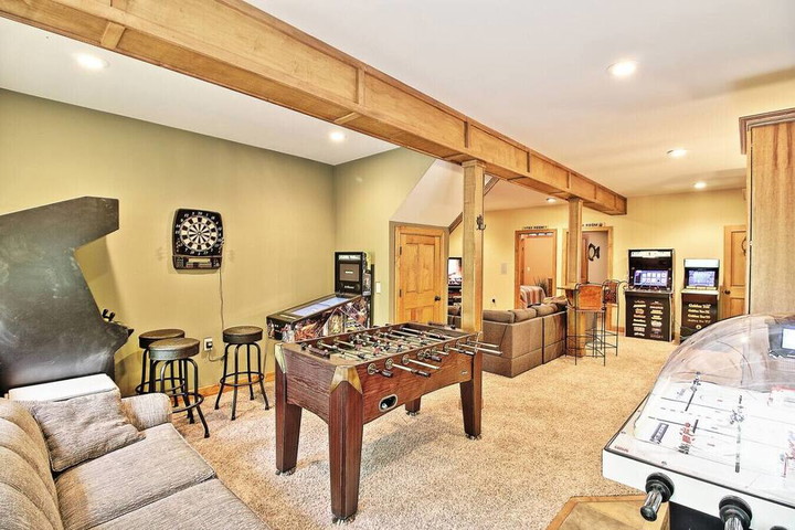 Unique Large Chalet W/ Hot Tub! A Hidden Gem! - Ellicottville, NY