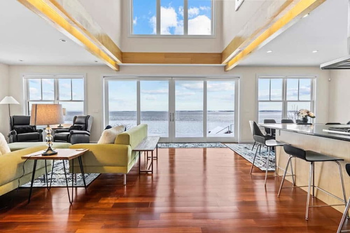 Chic Modern Lake Getaway! - Colchester, VT
