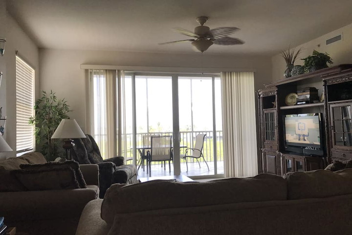 Florida Beach Spacious Luxury Condo - Fort Myers Beach, FL