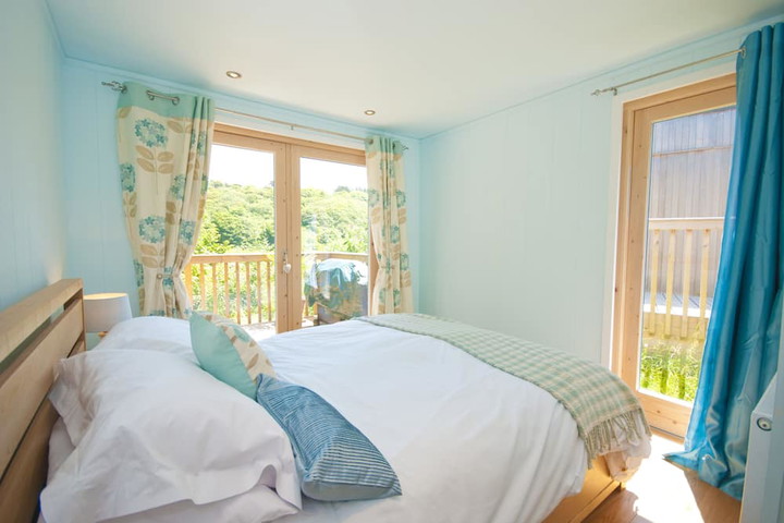Idyllic Setting On Valley Side 500yds To The Beach - Cornwall