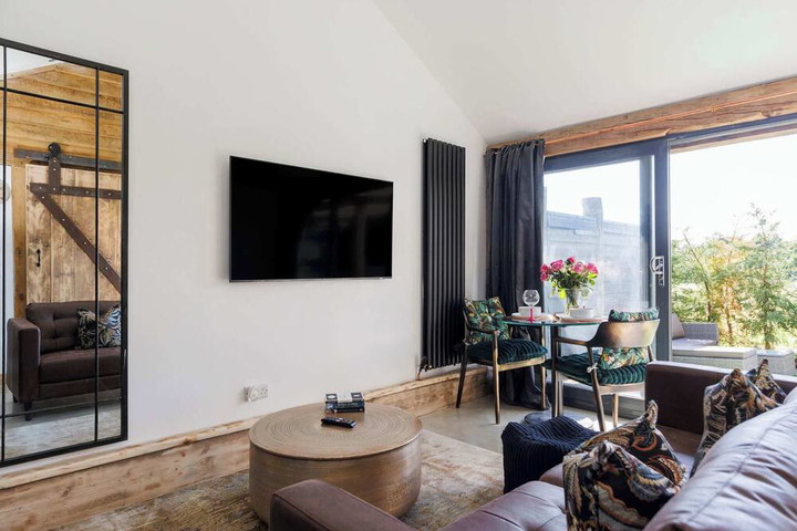 Romantic Countryside Lodge With Hot Tub - Chichester