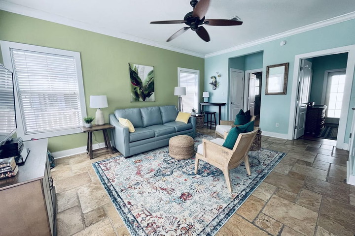 Poolside Retreat 1br/1ba Condo - Perdido Key, FL