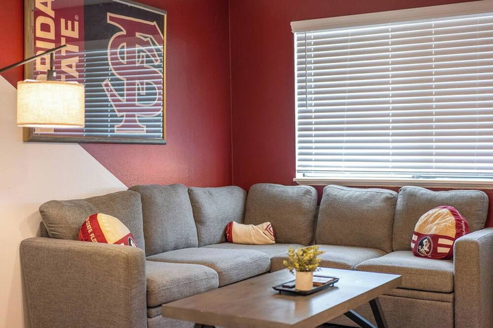 Walk To Fsu | Gated + Parking | Pool - Tallahassee, FL