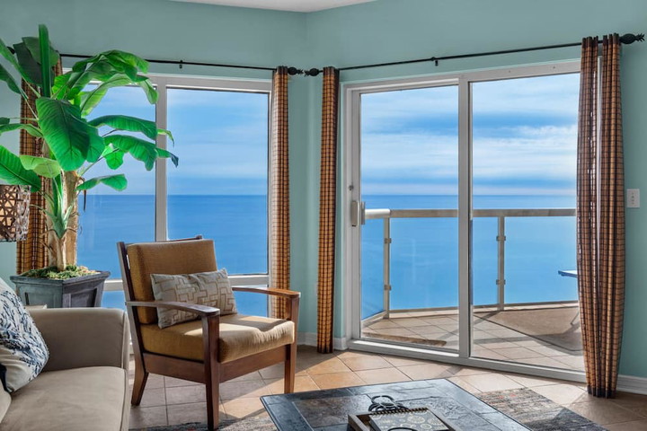 Gulf Front Emerald Isle Condo On 11th Floor With Beach Chairs - Gulf Breeze, FL