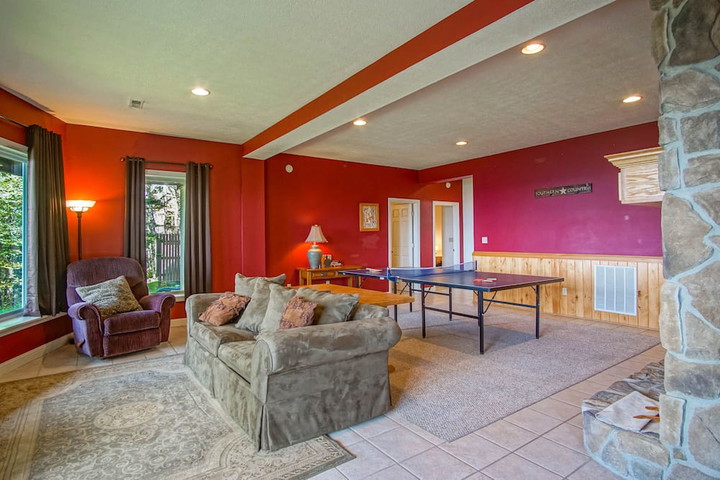 South West Ridge 72-153 5 Br: Large Western Views. Private Hot Tub. Wood Fireplace. - Snowshoe, WV