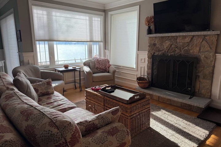 Charming Lakefront 2-bedroom Home With Sandy Beach And Stunning Views - Gilford, NH