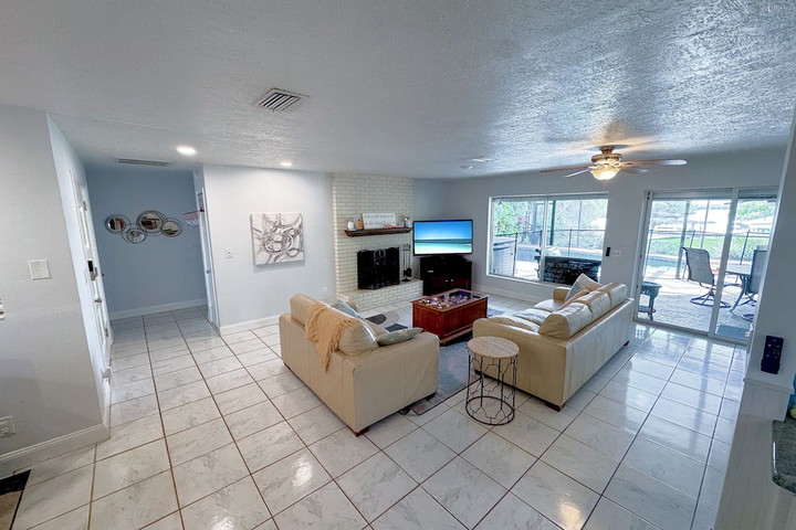Private Oasis At The Beach With Heated Pool, Dock And Boat..dolphin Paradise! - Cocoa Beach, FL