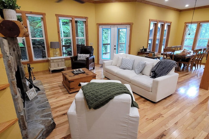 Waterfalls, Hot Tub, Wifi, Fire Pit, Decks, 40 Acres + National Forest - Franklin, NC
