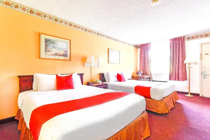 Conveniently Situated 2 Double Room For Road Trippers - Tyler, TX