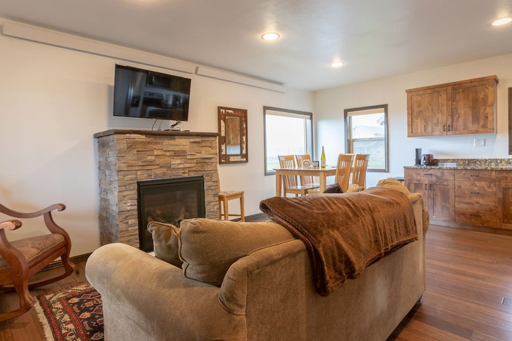 Spotted Moon Ranch - River Front - Two Bedroom Cabin - Wyoming