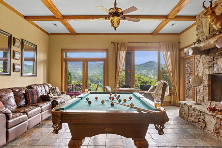 Sleeps 22 On 17 Acres, River Access, Pet Friendly - Lake Junaluska, NC