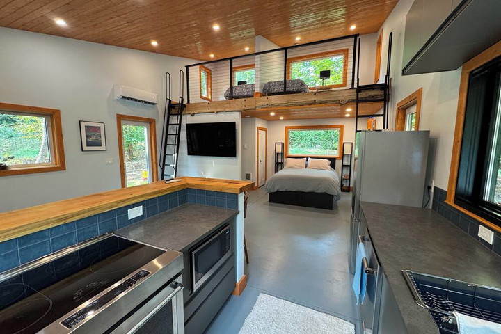 Modern Farm Cottage On Private Acreage In Charming Point Roberts, Wa - Tsawwassen