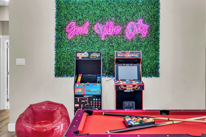 4br Tropical Oasis | Pool Table | Arcade Games - Dallas, TX