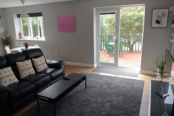 2 Bed-sleeps 4-private Garden-free Parking - York