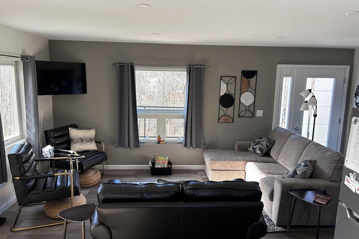 Quiet Countryside Shipping Container Home. Relax Or Enjoy Outdoor Recreation - Wisconsin