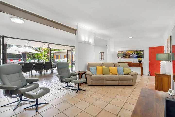 The Last Resort: A Two Pool Luxury Villa - Palm Cove
