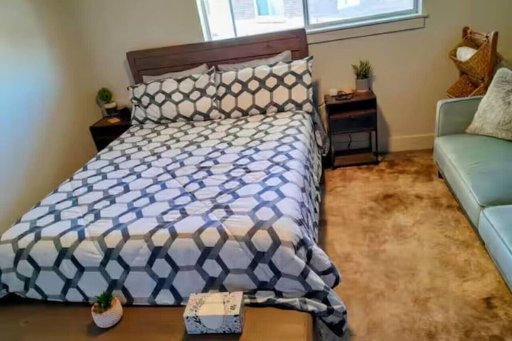 Gate City Guesthouse Entire Triplex - Pocatello, ID