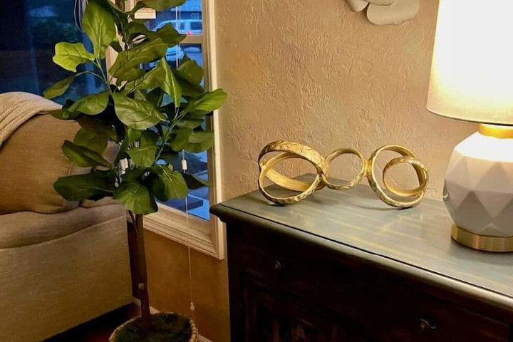 Central 3-bedroom House In Redding With Pool & Vintage Bar Room - Redding, CA