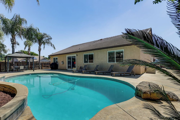 Mtn Retreat 3 Mi To Dtwn Visalia W/ Poolside Bbq - Exeter, CA