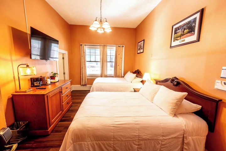 2 Units | Embrace Nature From A Modern, Historic Haven In Pocono Mountains - Stroudsburg, PA