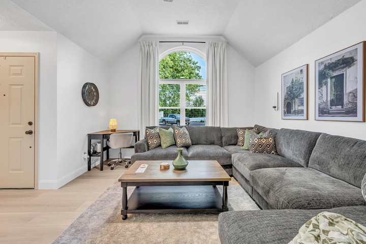 Pool, King Size Bed, Quiet Cul-de-sac... Welcome Home! - Murfreesboro, TN