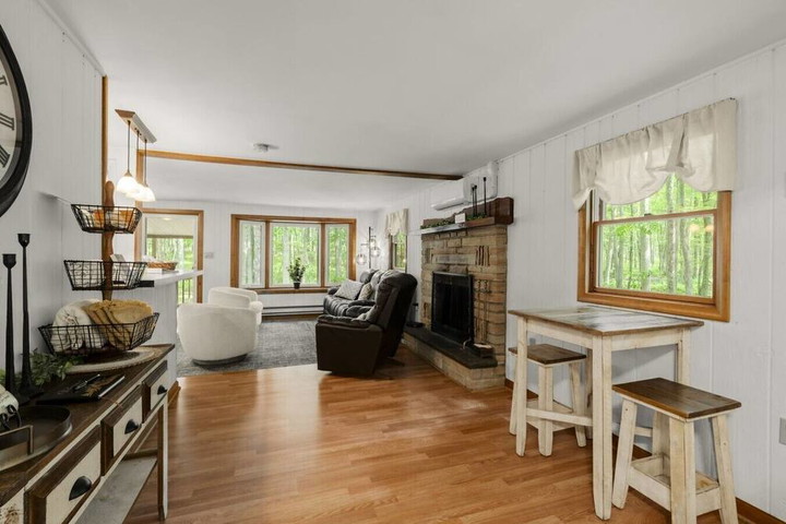 The Little Brown House: 1min To Lake | Firepit | Grill | King Bed | Pet Friendly - Palmerton, PA