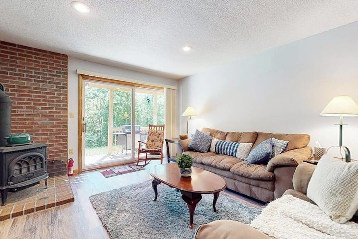 Pleasant Dog-friendly Condo With Wood Stove, Gas Grill, Pool, & Kitchen - North Conway, NH
