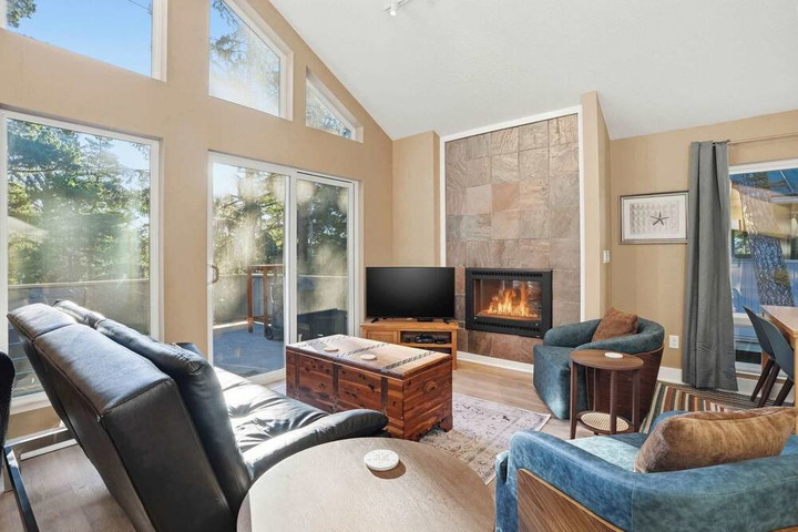 Latitude 45 - Forest Retreat Near Manzanita Beach - Manzanita, OR