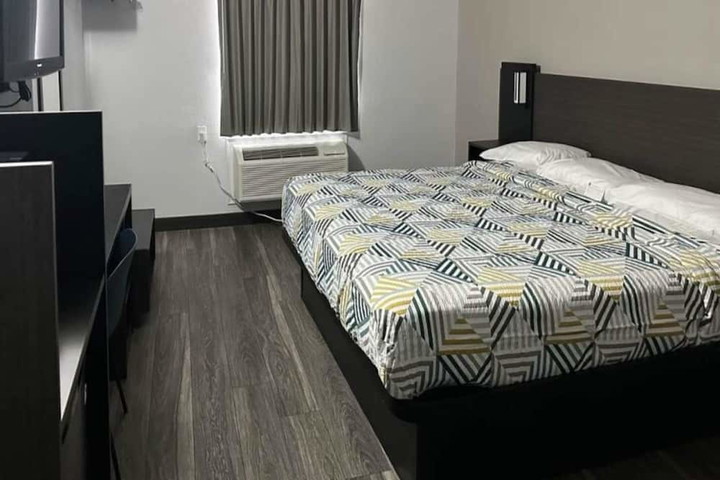 1 King Bed | Non-smoking - Omaha, NE