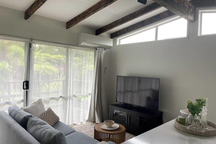 Serene Newly Renovated Retreat: Sea Views & Beach Access - Clevedon