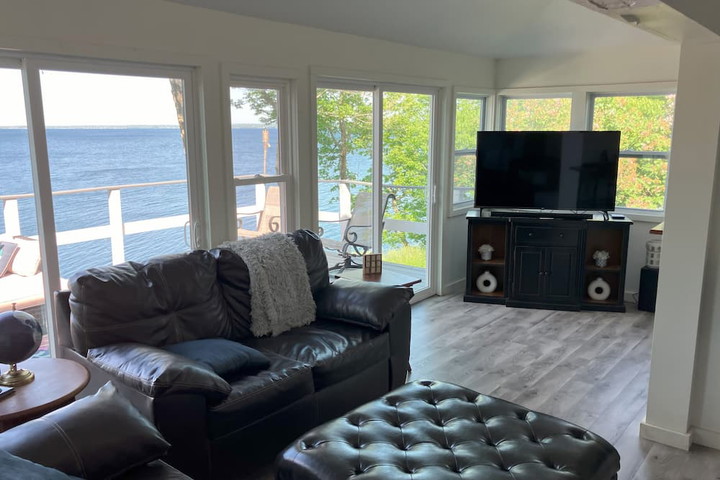 135' Of Prime Lake Ontario Waterfront With Incredible Views!  Sleeps Over 10! - State of New York
