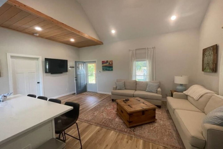 Cozy Downtown Fort Mill...1/2 Block To Main Street Restaurants* (3 Bd, 2 Ba) - Rock Hill, SC