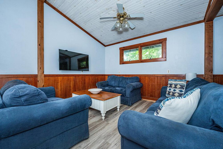 3br, 1ba Wonderful Log Cabin Close To Town - Nashville, IN