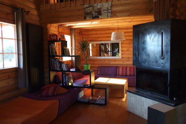 Chalet En Rondins Massifs Douillet Et Calme - Haute-Corse