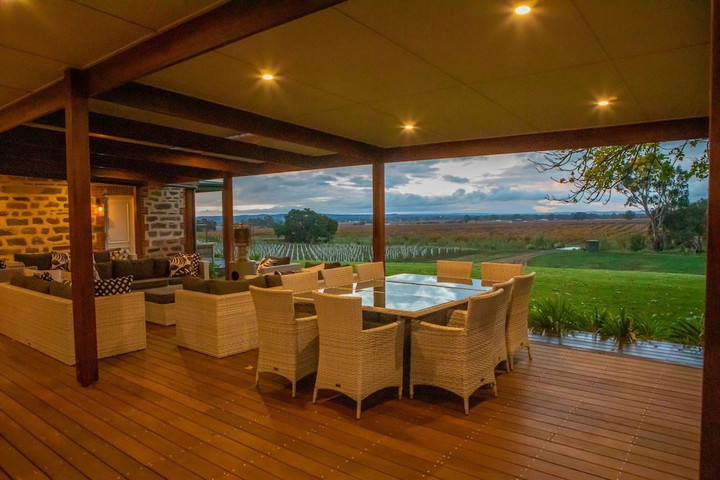 Fine Acres C 1890 Luxury Homestead - Vineyard Setting - Greenock