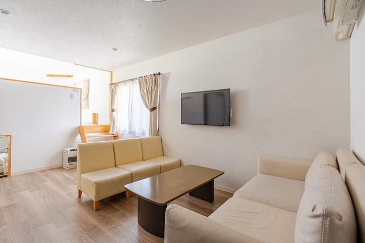 "Chloetrailer House Hotel Where A Large Number Of People Can Stay - Japan