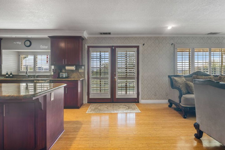 Private - Hilltop Estate W/ Views, Pool, Hot Tub, Mini Golf & More!! - Murrieta, CA