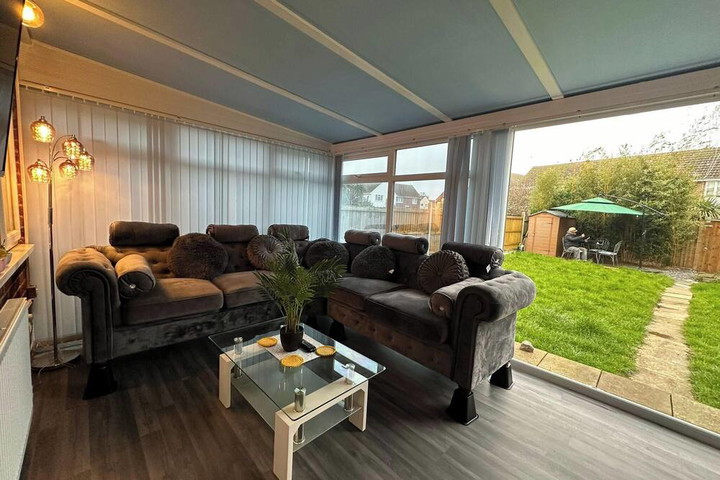 4 Bed House - Sleeps 8 - Pets - Parking - Wifi - Clacton-on-Sea