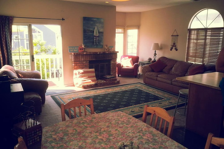 The Newport Family Peninsula Beach House A Fun, Casual + Kind Family Beach Spot! - Balboa Island, CA