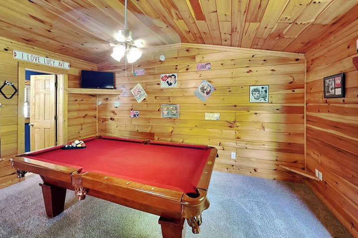 Hugs 'N Kisses | Pet-friendly Cabin - Hot Tub, Game Loft + Pond View - Gatlinburg, TN