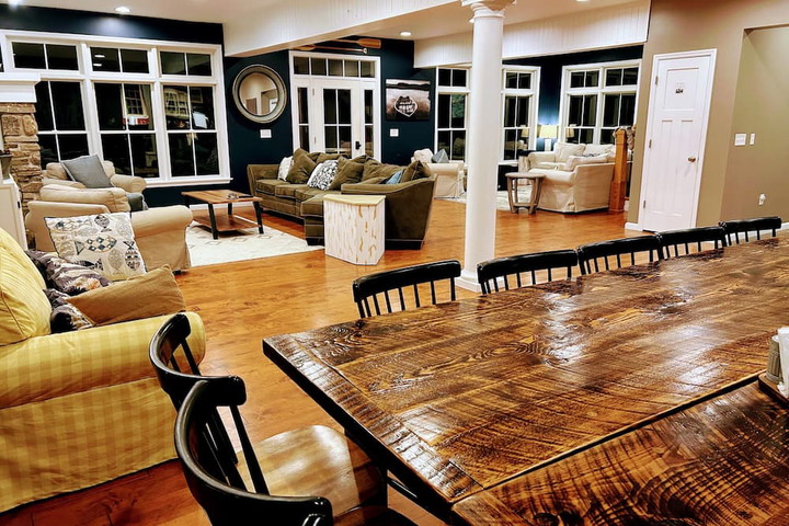 12 Bedroom Lake House, 150 Ft Lakefront, 1 Acre, Beach, Ski Elk Mountain Poconos - Montrose, PA