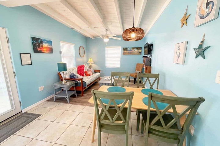 Cozy Cottage 1br Heated Pool, 3 Min Walk To Beach - Cape Canaveral, FL
