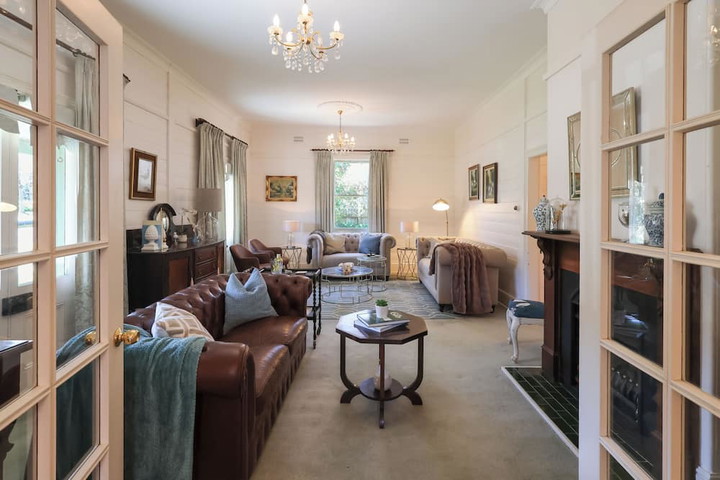 Coniston Cottage Central Bowral. Sleeps 9. Vintage Classic. - Southern Highlands