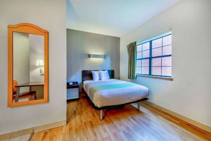 Queen Bed With Kitchenette Non-smoking - Beaumont, TX