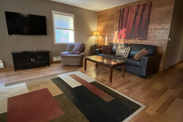 3 Bedroom Condo Includes Arcade Pvp Passes Bachelor & Bachelorette Headquarters - Wisconsin Dells, WI