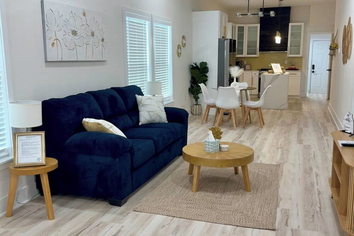 Cozy & Modern Coastal Retreat- Steps From The Sponge Docks! - Tarpon Springs, FL