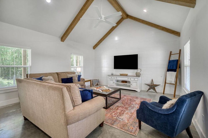 Country Gold | Cozy Farmhouse Escape - Navasota, TX